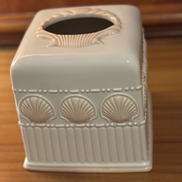 Bath | 199s Coastal Pink Seashell Tissue Box Cover Ceramic Beachy ...